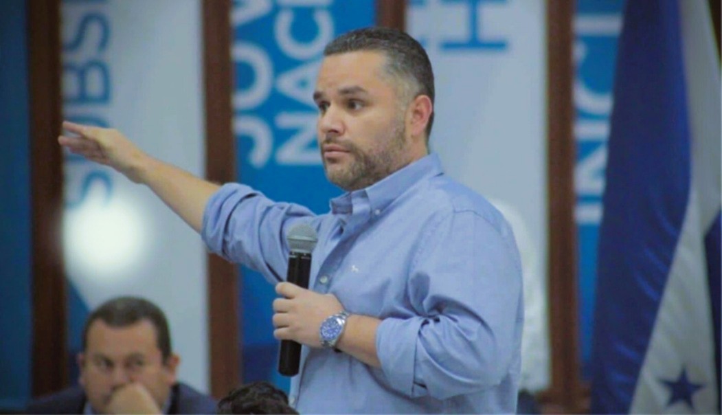 David Chávez rechaza negociación de recurso de amparo y anuncia su regreso a Honduras – Colón Al Dia